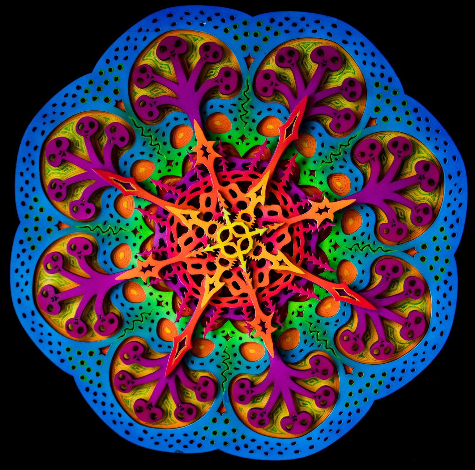 décoration psychédélique fluo en bois inspirée d'haeckel - Gaïamamart
